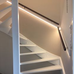 Zelf verlichting in trapleuning Maken - LedstripKoning